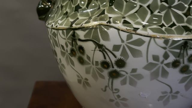 Декоративная фарфоровая чаша с ручками в форме листьев (Европа, середина XX века)