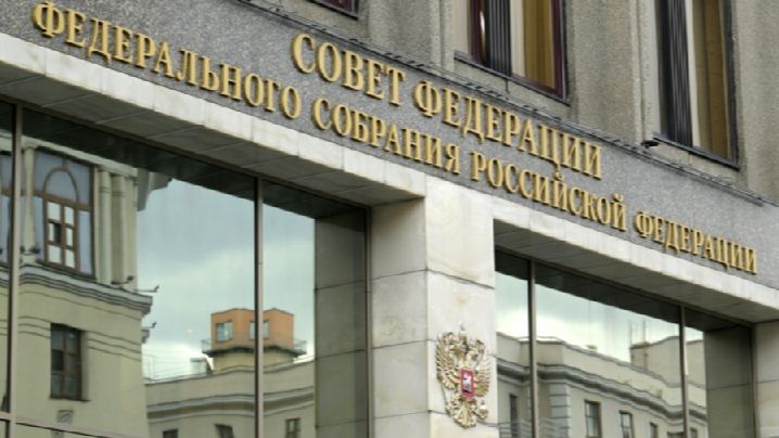 СФ одобрил законы об отказе от ежегодных деклараций доходов чиновников