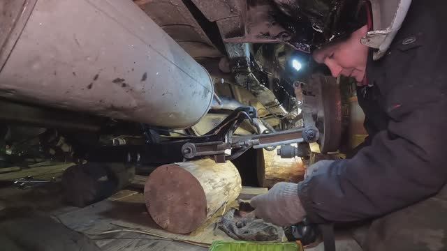 Мазда. Установка заднего подрамника.