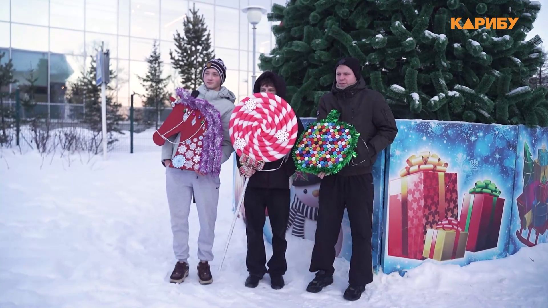 Магаданцы украсили ёлку в микрорайоне Автотэк