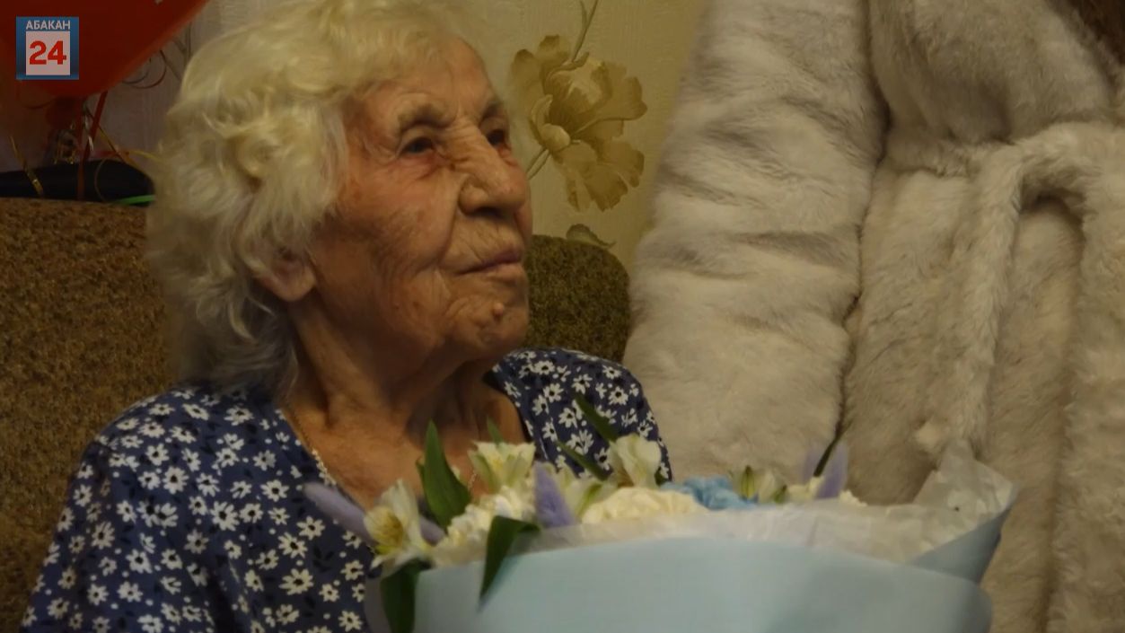 Тяжёлый труд в военное и мирное время: труженица тыла из Абакана отмечает 93 День рождения