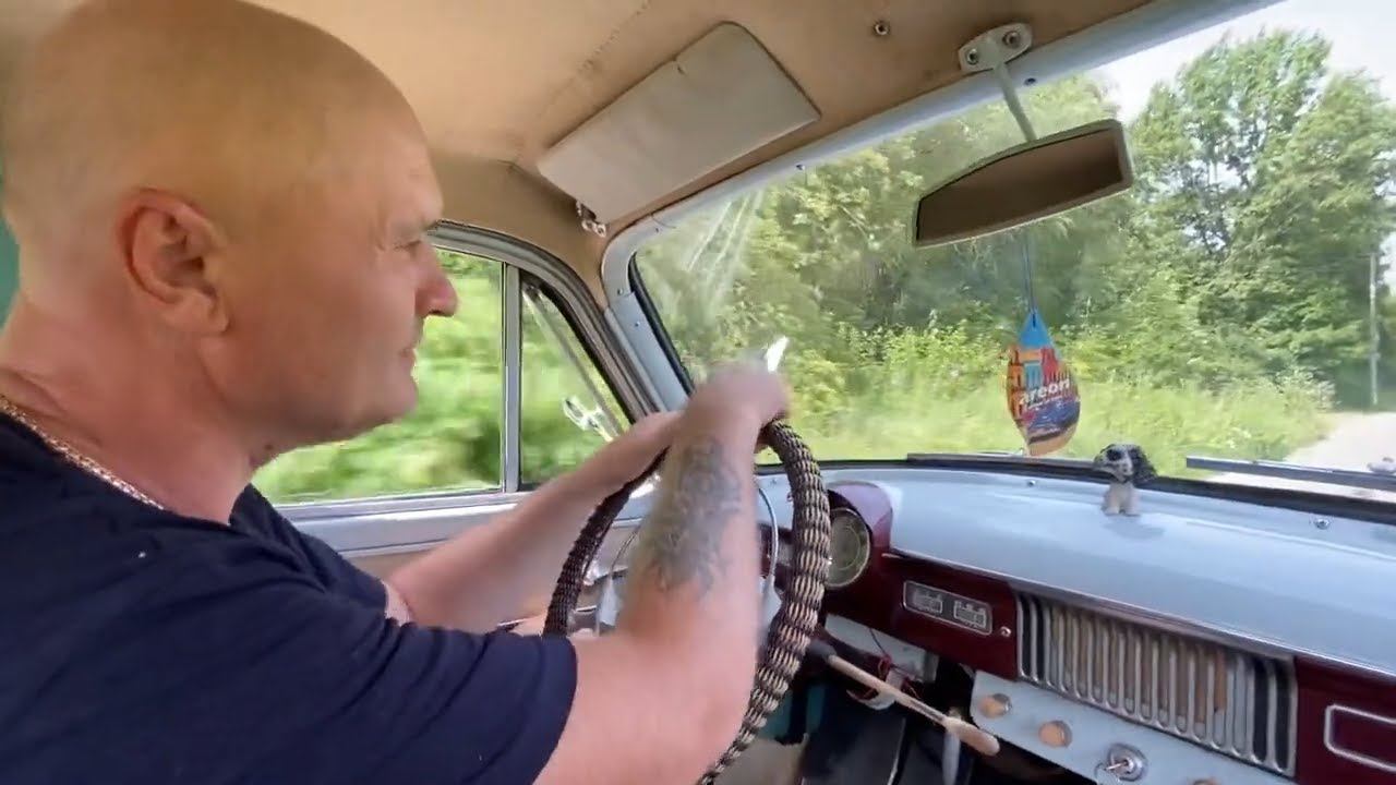 Осторожно!!! Динозавр на дороге! Жёлтый выручил #ретро #automobile #лето #авто