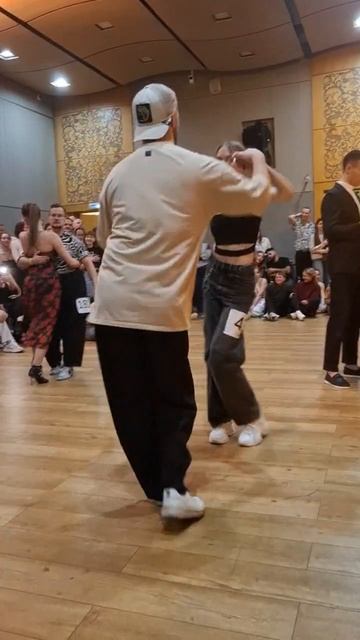 Бачата-доминикана на соревнованиях: энергия, ноги и экспрессия или бачата-сенсуаль?