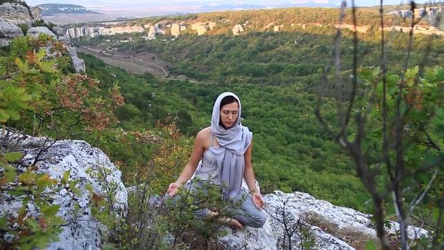 медитация высоко в горах