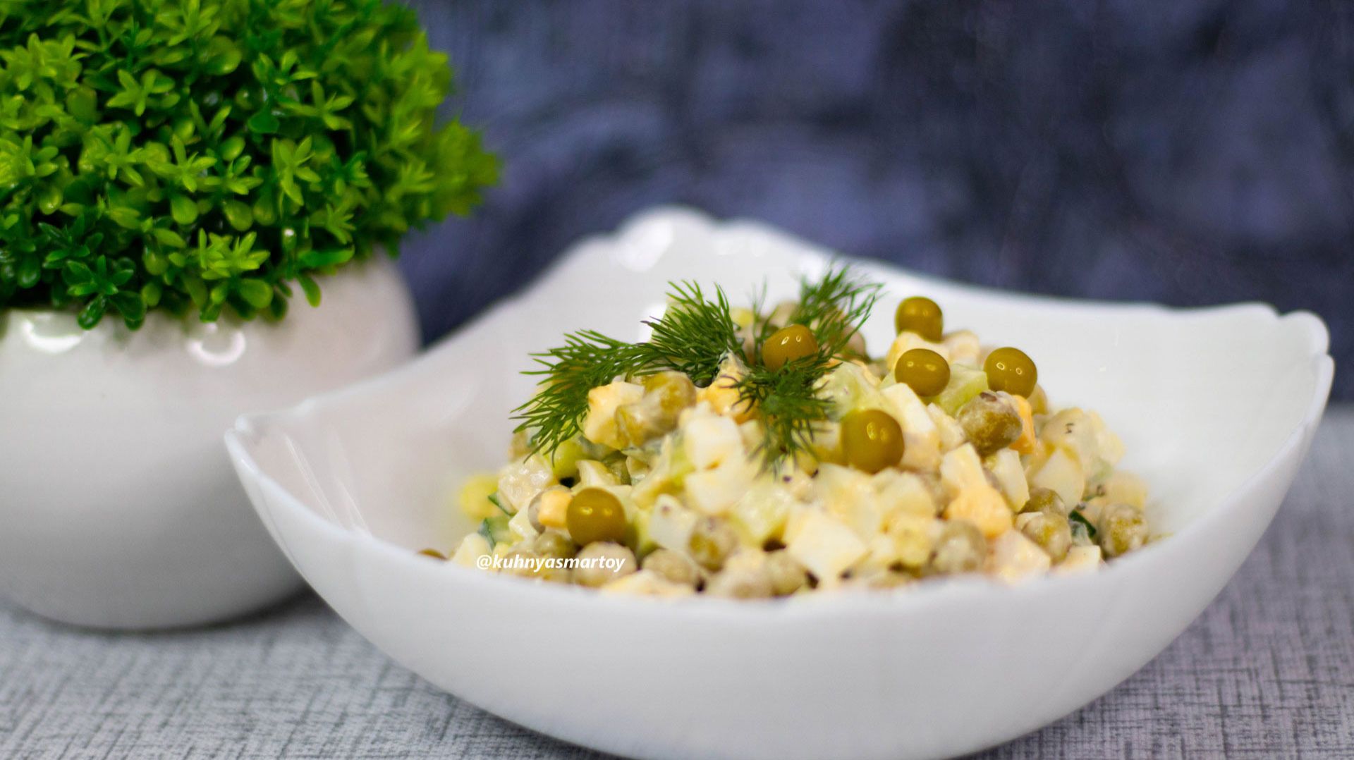 Салат на скорую руку! Вкусный и быстрый салат с кальмаром