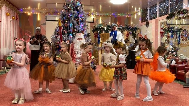 Танец девочек-белочек. Группа №5 "Звёздочки"