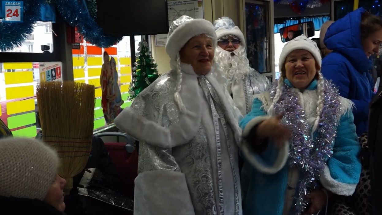 Новогодний троллейбус колесит по  улицам столицы Хакасии