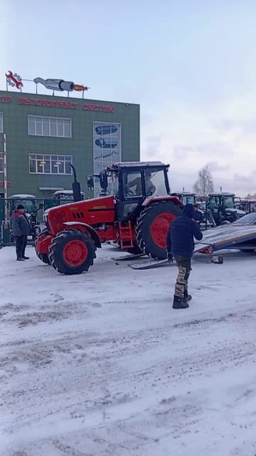 Трактор МТЗ Беларус 1221.3 (001) с кондиционером и дополнительным баком