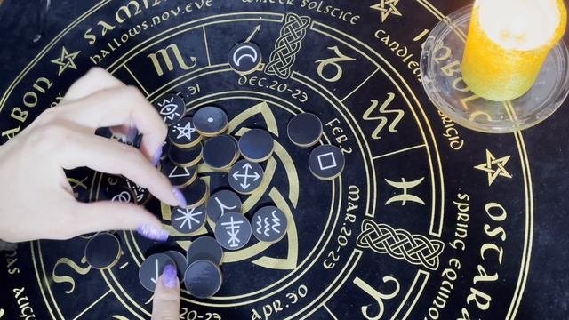 Что происходит в отношениях прямо сейчас? Гадание на ведьминых рунах