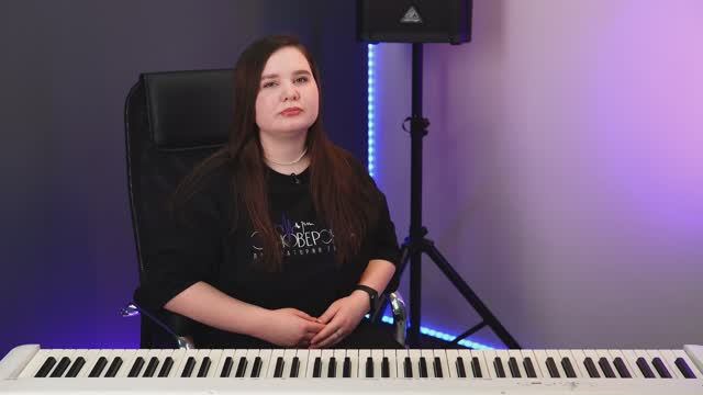 Тренер по вокалу и фортепиано Анастасия гориз.