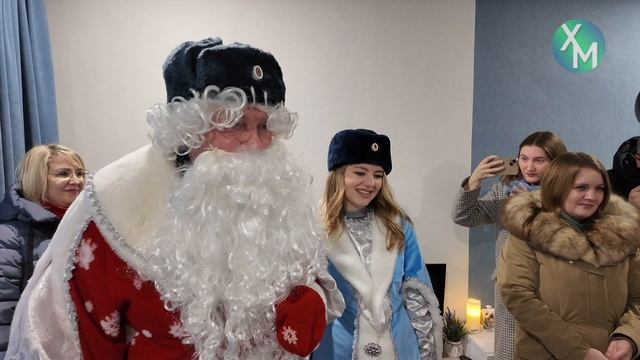 Сотрудники полиции поздравляют семьи, которые особенно нуждаются в поддержке и внимании