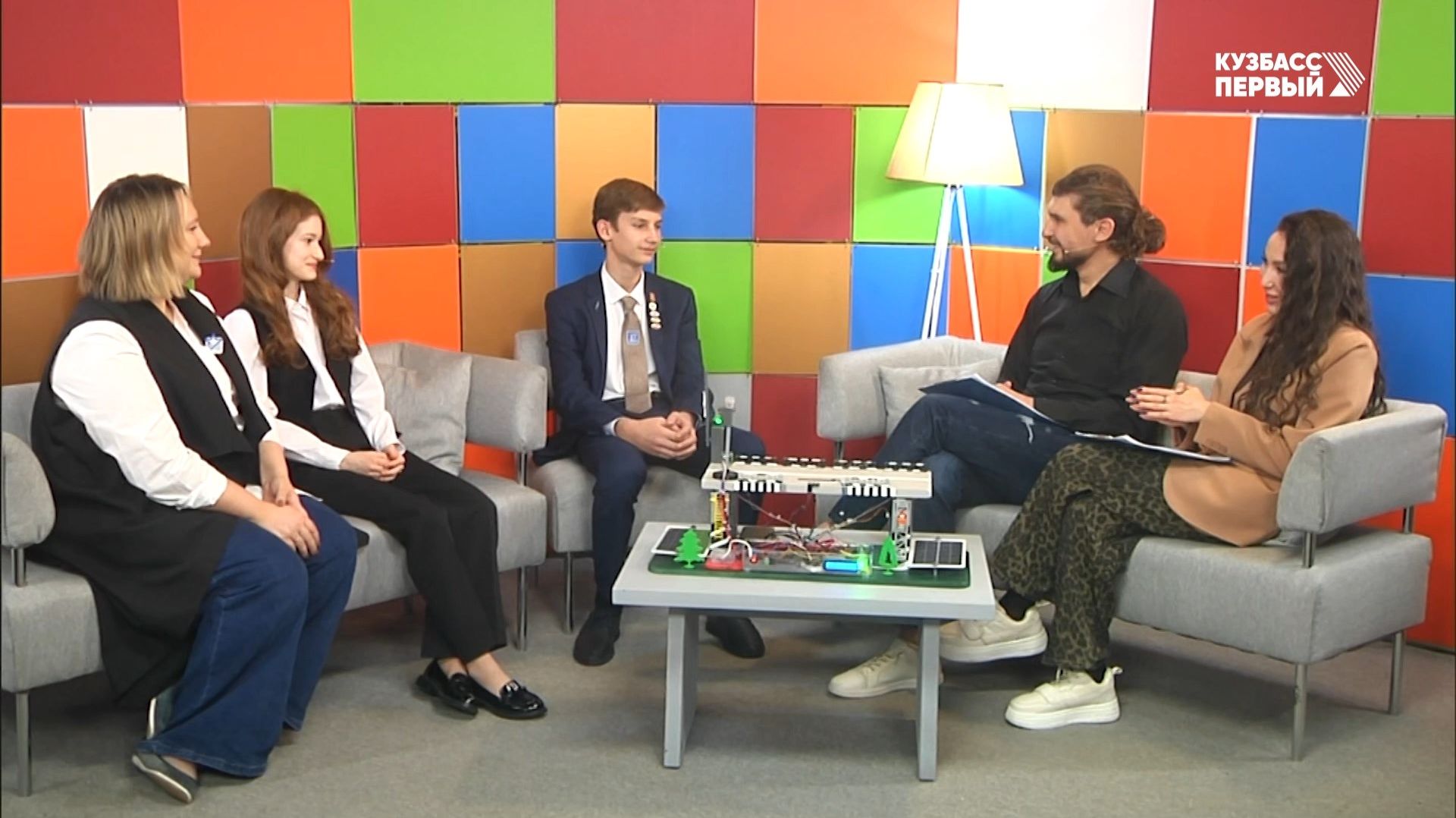 Эфир программы "Включайся" от 23.12.2025. В студии - юные ученые!