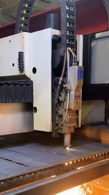 Лазерная резка листового металла в ЛАЗРЕЗ/ LAZREZ