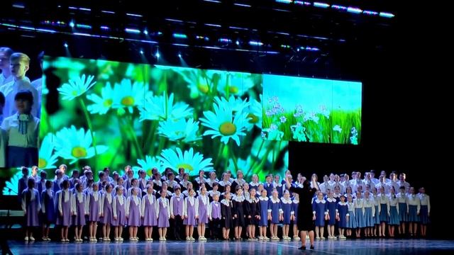 "Дарите радость людям" — исполняет сводный хор ДШИ им. В.В. Знаменского