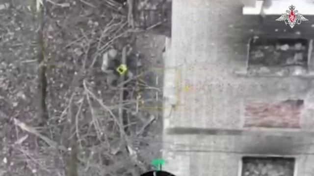 Военнослужащие ГрВ «Центр» продолжают зачистку н.п. Родинское в ДНР