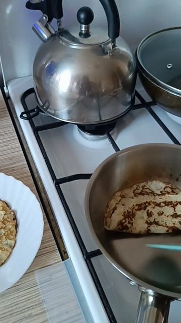 Пеку блинчики в стальной сковородке, не пригорают.