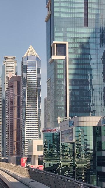 по Дубаю на метро