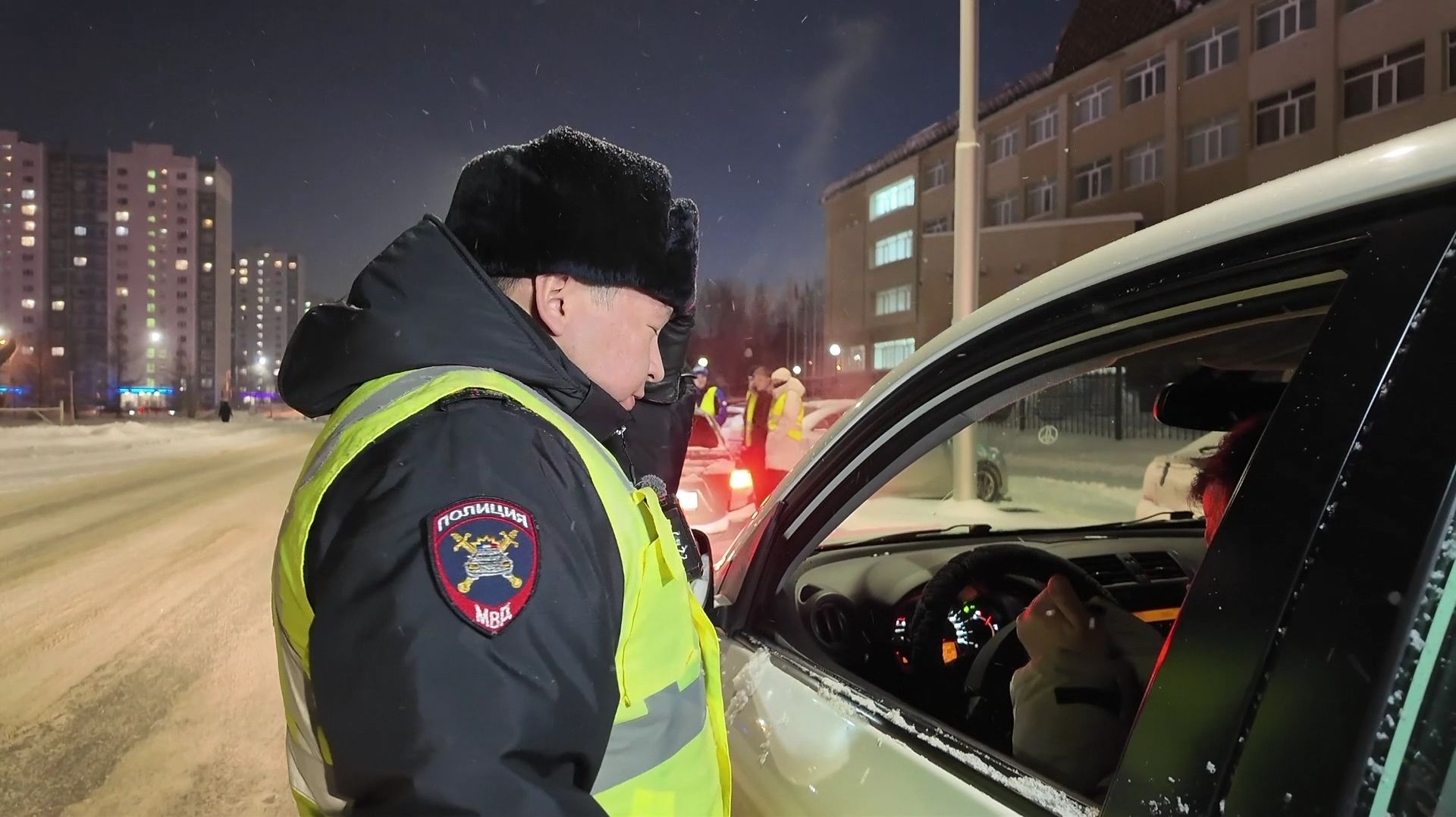 Ученики полицейского класса помогли госавтоинспекторам выявить нарушителей правил перевозки детей