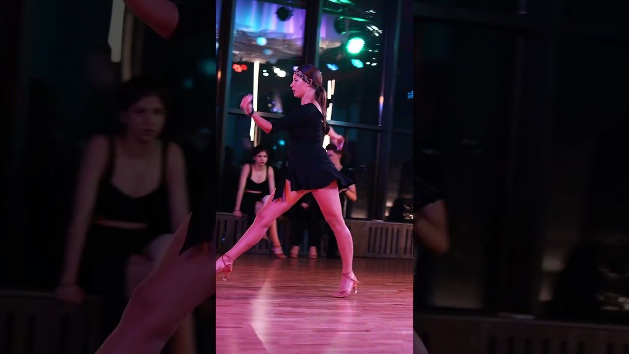 Динамичная самба #бальныетанцы #dance #dancevideo #танцы #dancer #танец #девушкитанцуют #шоу