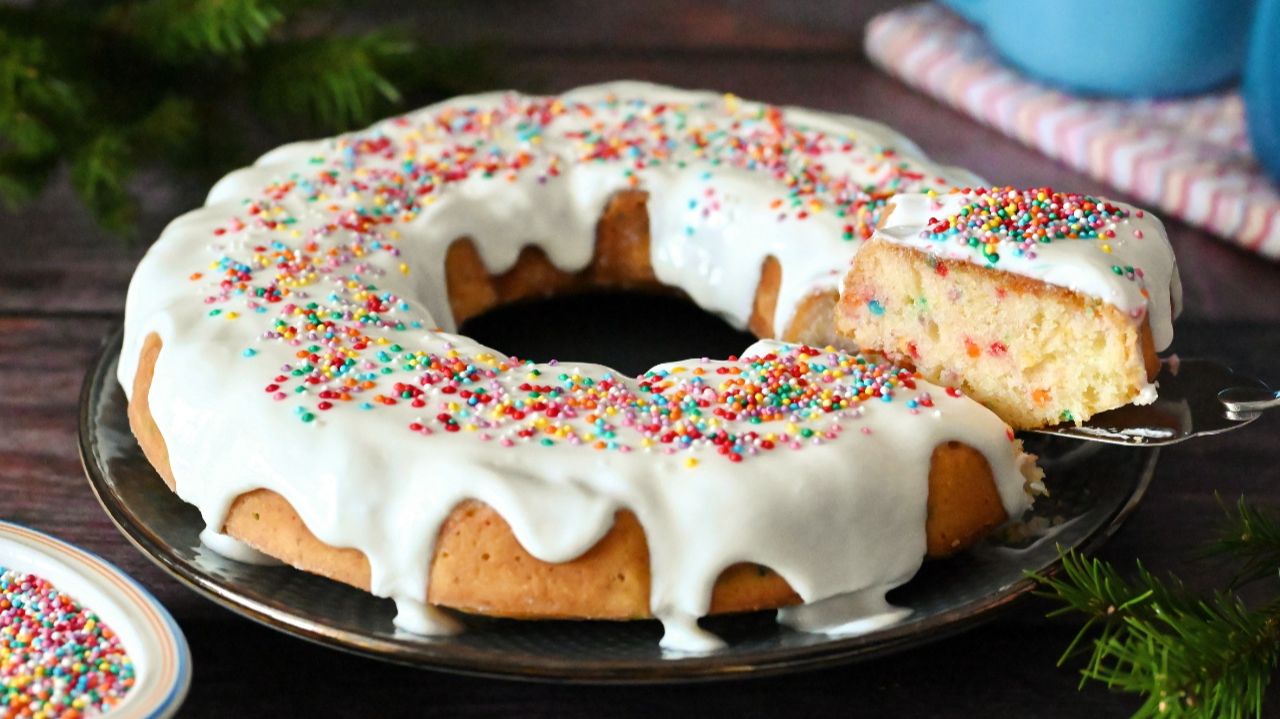 Сливочный, праздничный, с хрустящей посыпкой! Готовим идеальный кекс в форме кольца