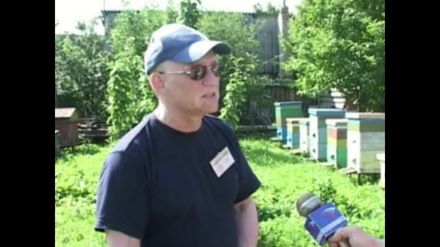 Пчеловод с Израиля даёт интерьвью у меня на пасеке