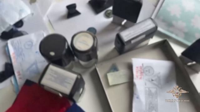 Полицейские пресекли деятельность нелегальных типографий и изъяли более 50 000 поддельных документов