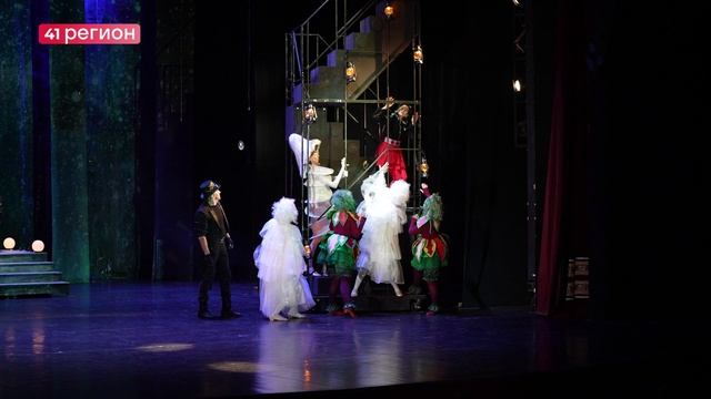 СКАЗКА О ПОДВИГЕ И ЛИРИЧЕСКИЙ АНЕКДОТ: НОВОГОДНЯЯ КАМПАНИЯ НАЧАЛАСЬ В КАМЧАТСКОМ ДРАМТЕАТРЕ