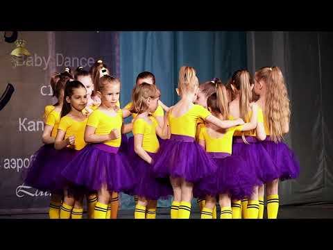 Трава у дома