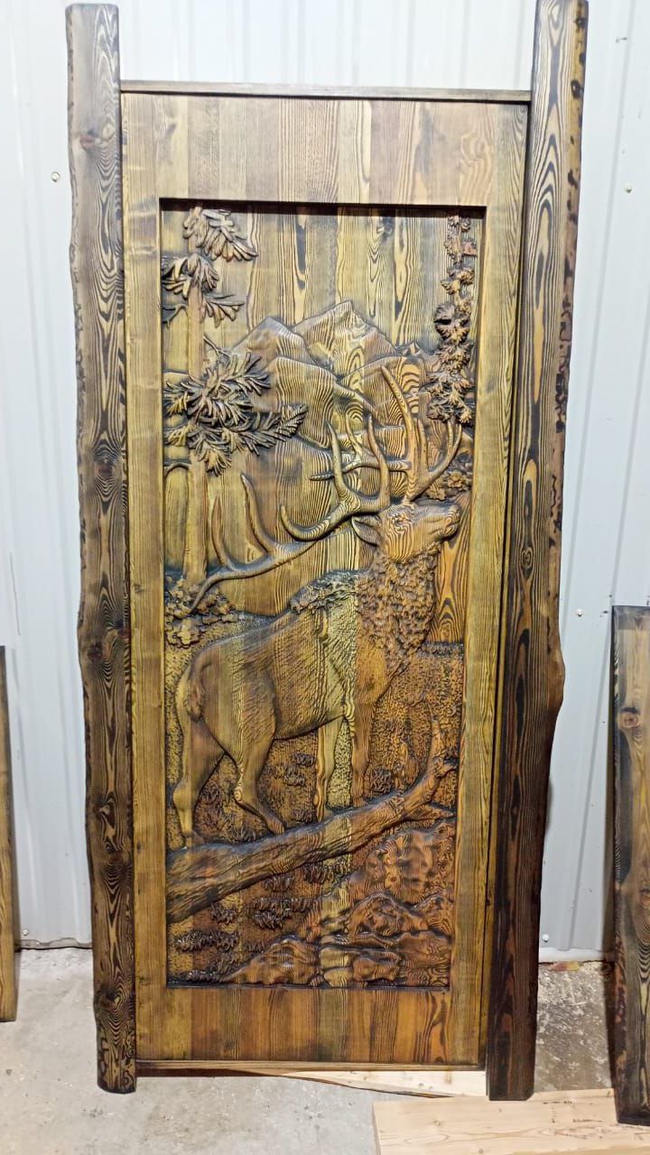 Резная дверь - рисунок "Олень в лесу"