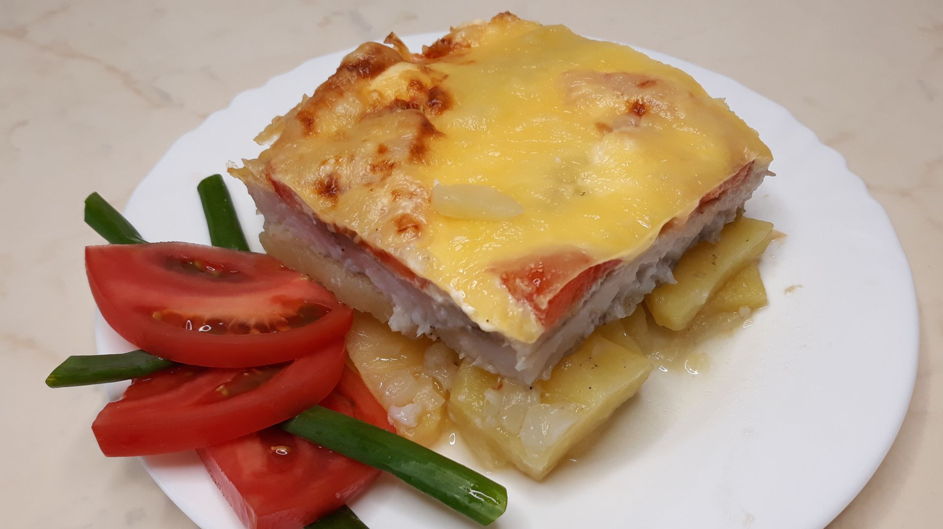 Морской язык с картошкой и сыром в духовке. Пангасиус под сыром