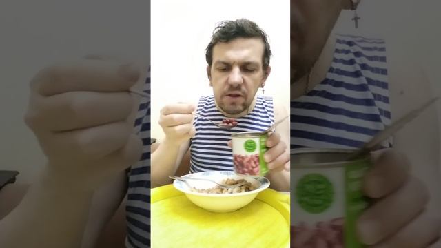 Обжор мукбанг / рожки по-флотски с тушеной свининой Старково / фасоль в собственном соку