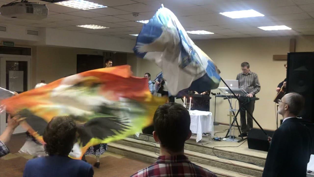 Фрагмент поклонения в миссии Пламенеющий Израиль.