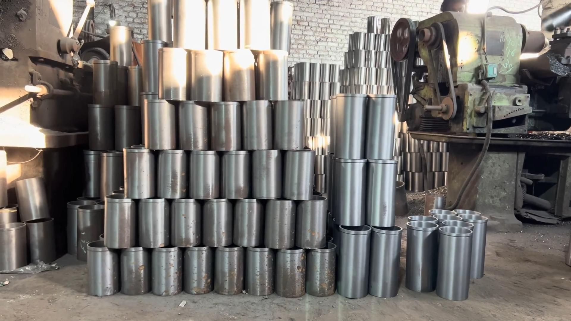 Удивительный процесс изготовления гильз двигателя на местном заводе