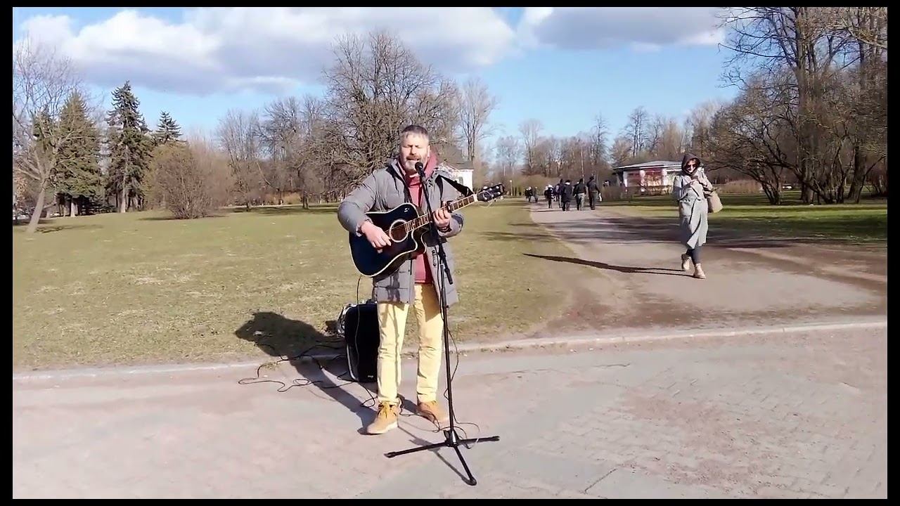 Фрагменты уличного служения группы "Софония" у парка Победы