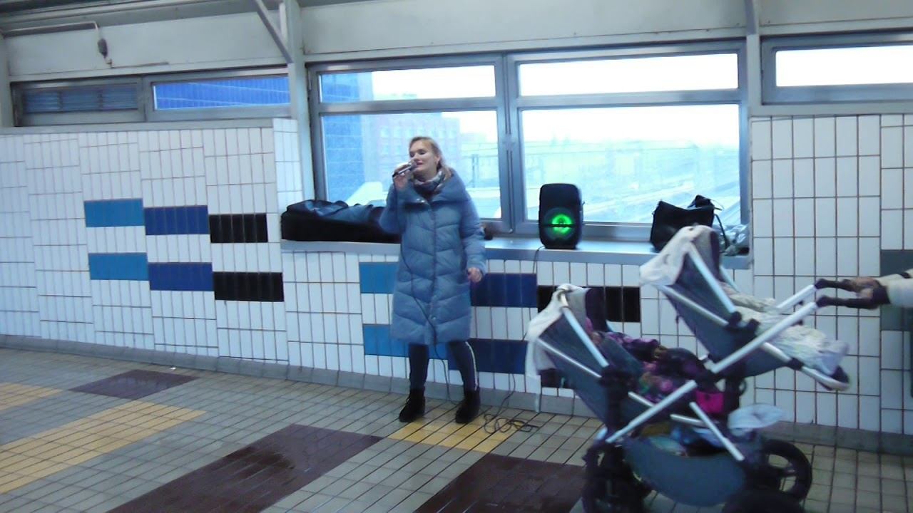 Репортаж служения в переходе в районе Малми, Хельсинки, Финляндия