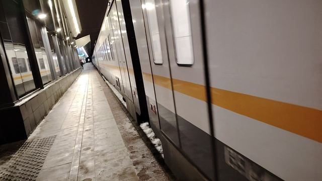 Электропоезд ЭП2Д-0165 №7326 ПОДОЛЬСК-НАХАБИНО, отправляется с платформы Щукинская