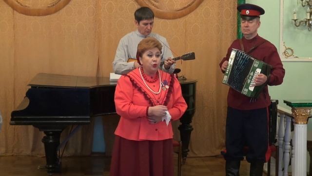 Окрасился месяц багрянцем