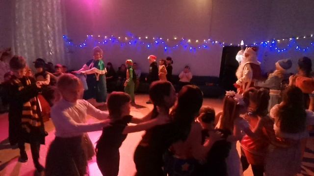 Школьники. Паровоз