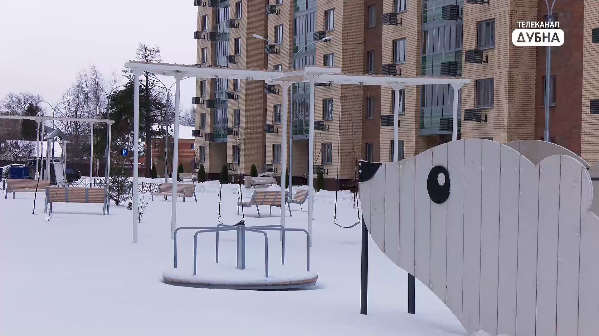 Первые переселенцы из аварийных бараков на улице Тверской в Дубне получили ключи от новых квартир