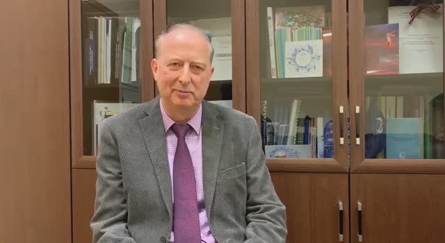 Новогоднее поздравление директора ИФХЭ РАН, члена-корреспондента РАН А.К. Буряка