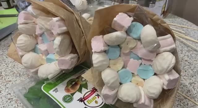 Сладкий букетик в подарок своими руками