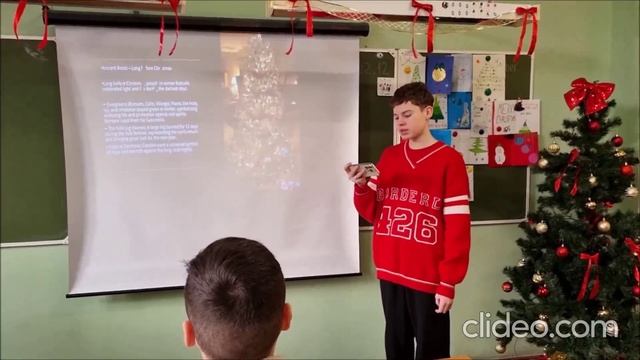 Ученики 8кл.З и 9кл.К рассказывают об истории Рождественских и новогодних украшений