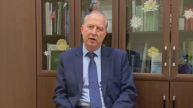 Новогоднее поздравление директора ИФХЭ РАН, члена-корреспондента РАН А.К. Буряка