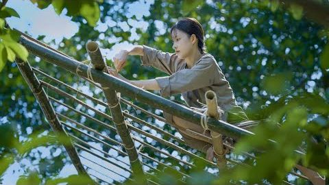 15 дней строительства кухни вручную и изготовления всего необходимого из бамбука и камня.