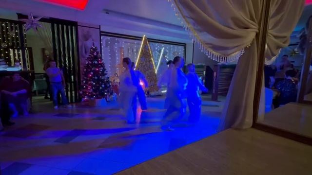 Танец современных Снежинок