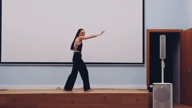 Выступление Евгении на финисаже художественной выставки "Теплообмен"