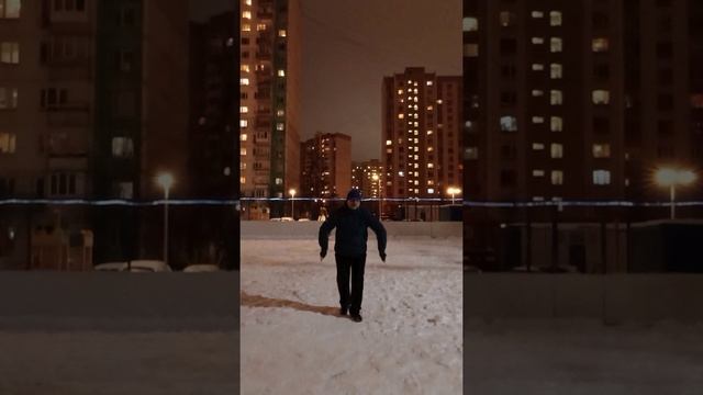 Вечерняя разминка с парными мечами Дао