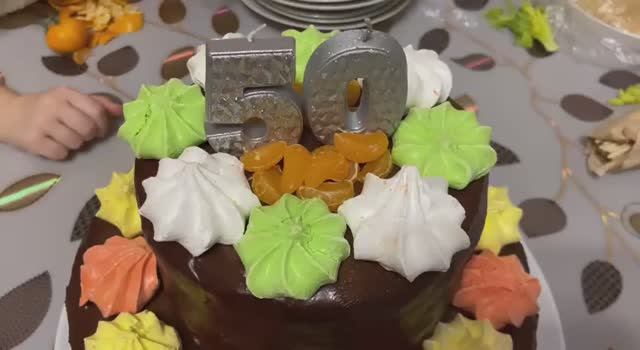 Торт двухъярусный бисквитно-кремовый