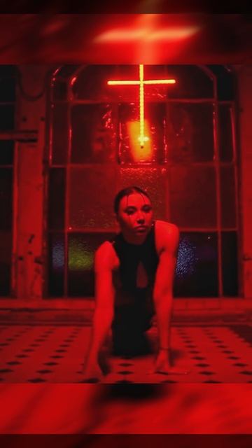 двигайся плавно, девочка двигайся плавно