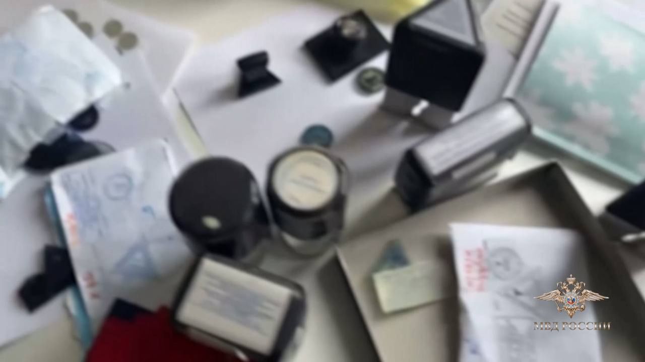 Полицейские пресекли деятельность нелегальных типографий, изъяли более 50 тыс. поддельных документов